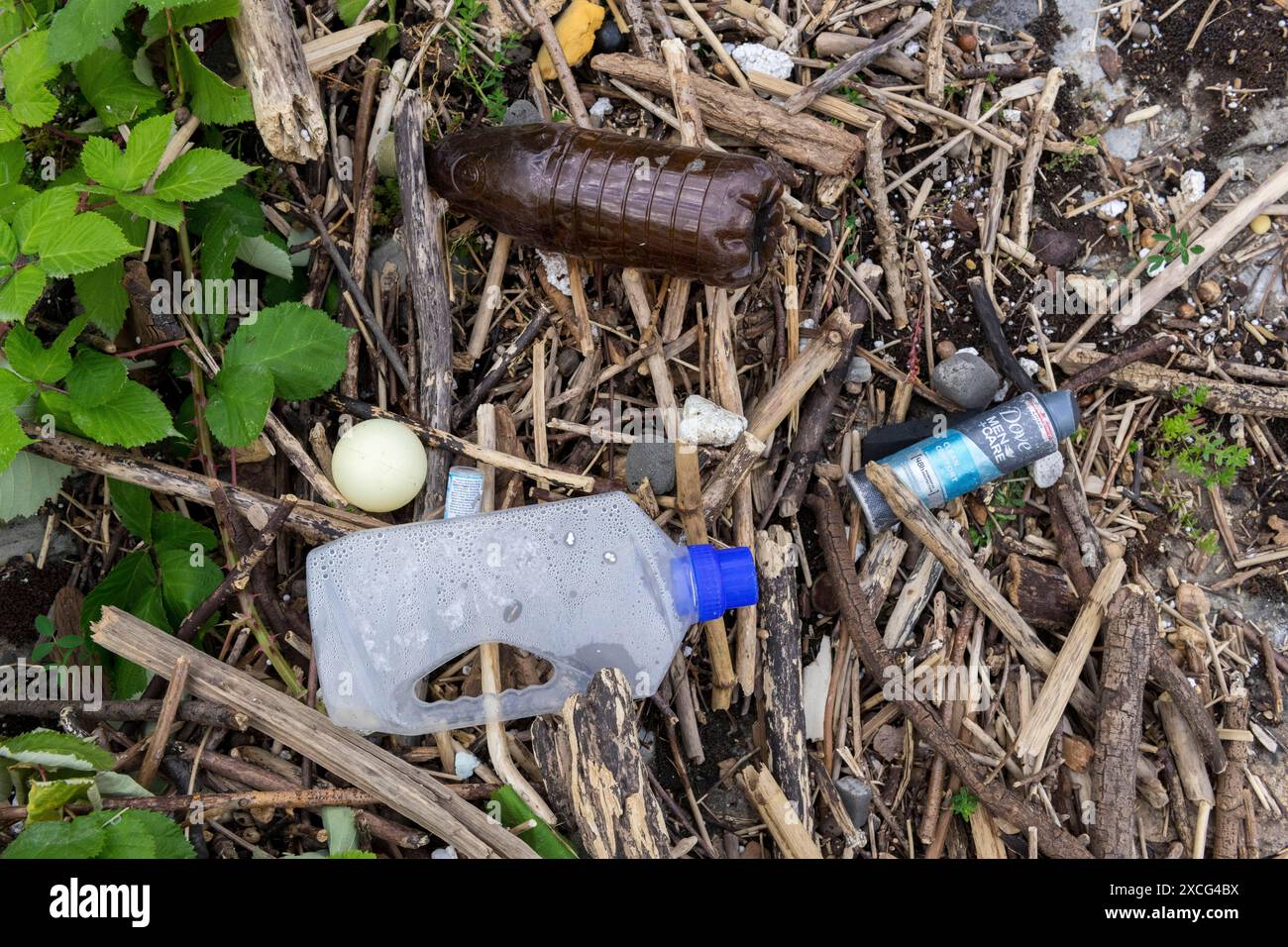 Symbolic image Environmental pollution, plastic waste, rubbish, flotsam ...