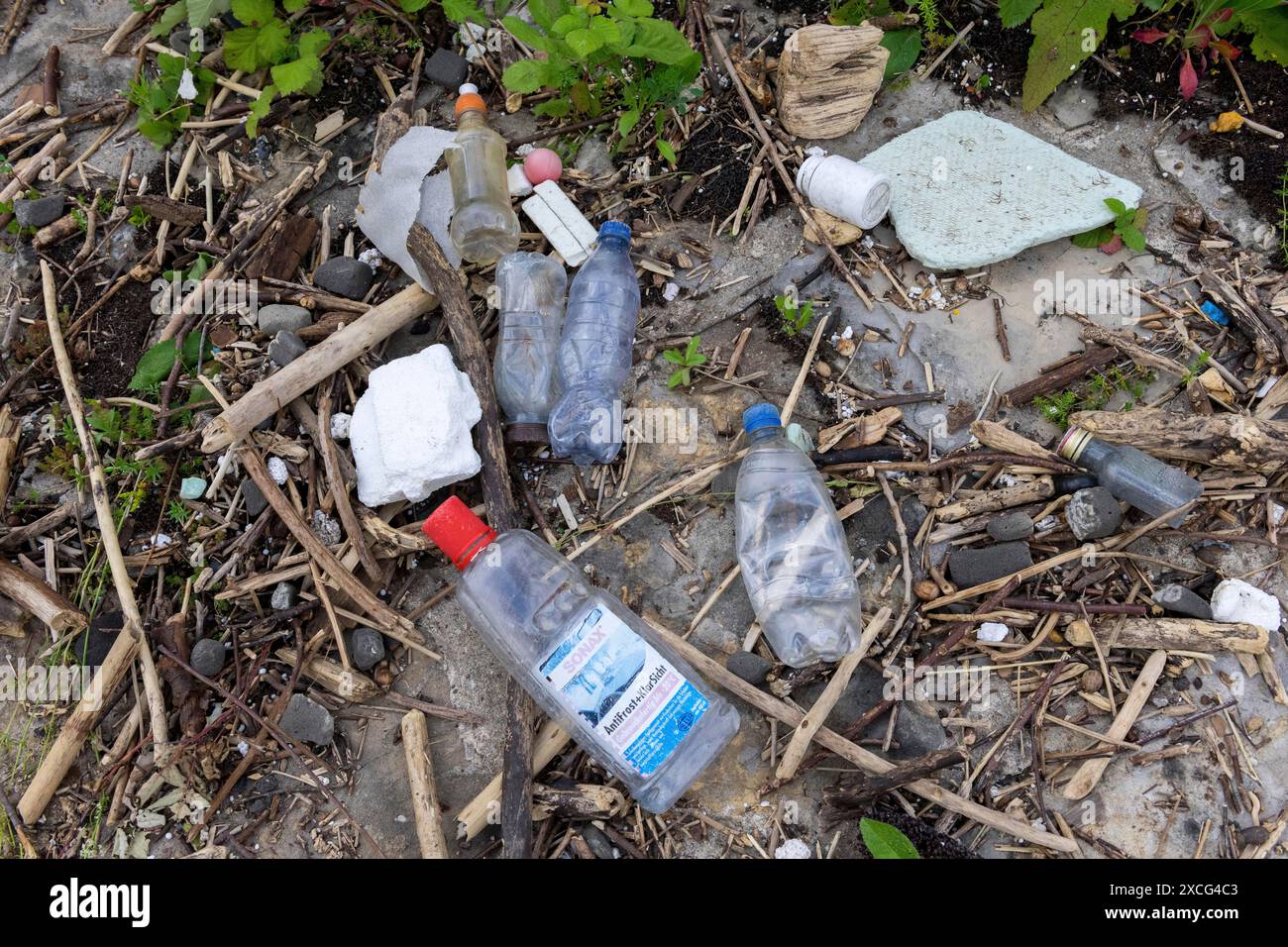 Symbolic image environmental pollution, plastic waste, rubbish, flotsam ...