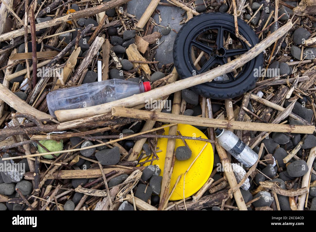 Symbolic image environmental pollution, plastic waste, rubbish, flotsam ...