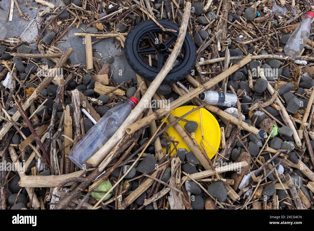 Symbolic image environmental pollution, plastic waste, rubbish, flotsam ...