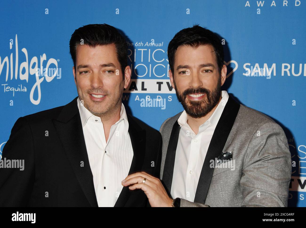 LOS ANGELES, CALIFORNIA - JUNE 15: (L-R) Jonathan Scott and Drew Scott ...