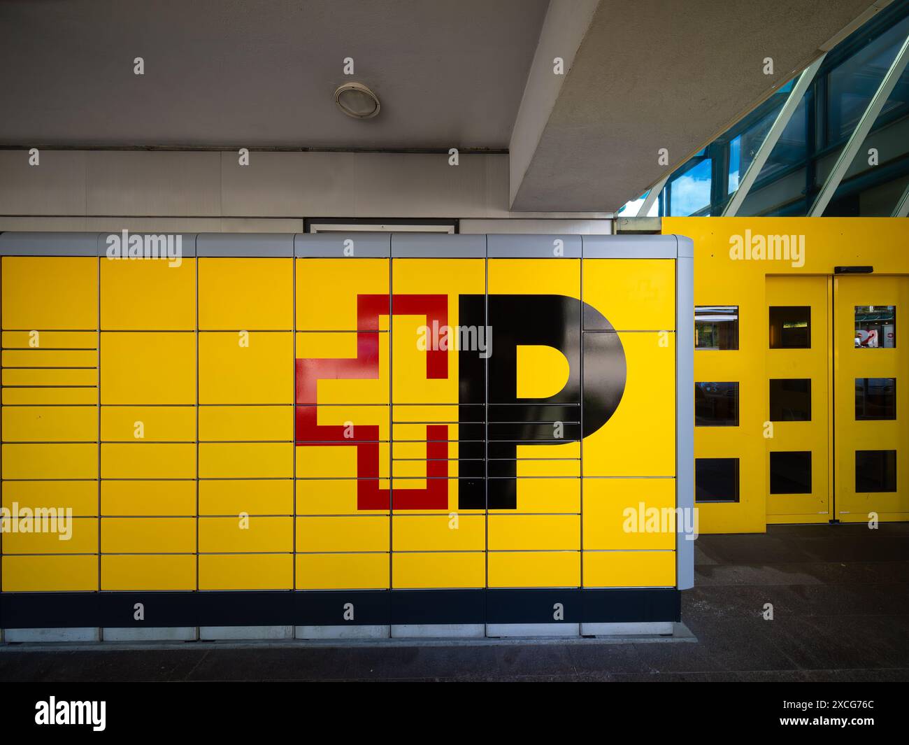 National grid logo hi-res stock photography and images - Alamy