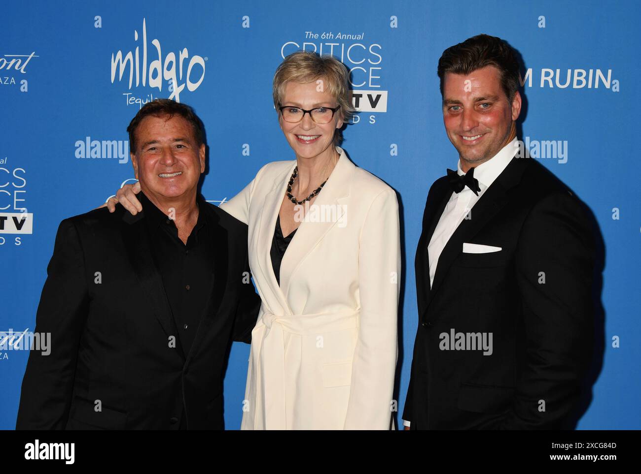 LOS ANGELES, CALIFORNIA - JUNE 15: (L-R) Stuart Krasnow, Jane Lynch and ...