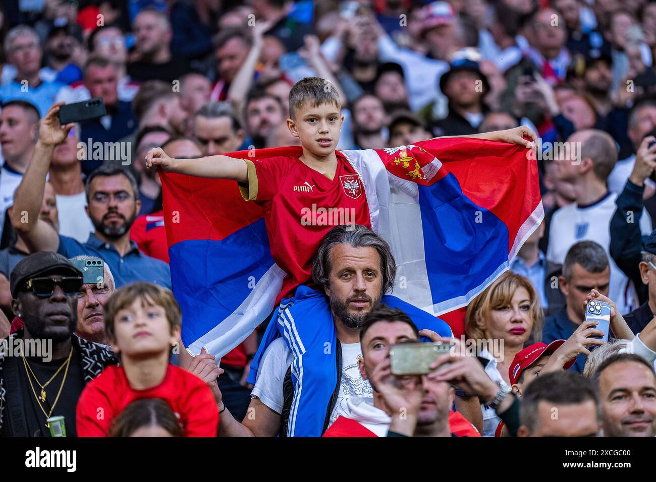 Serbian Fan Serbien vs. England, Herren, Fussball, 1. Spieltag, EURO ...