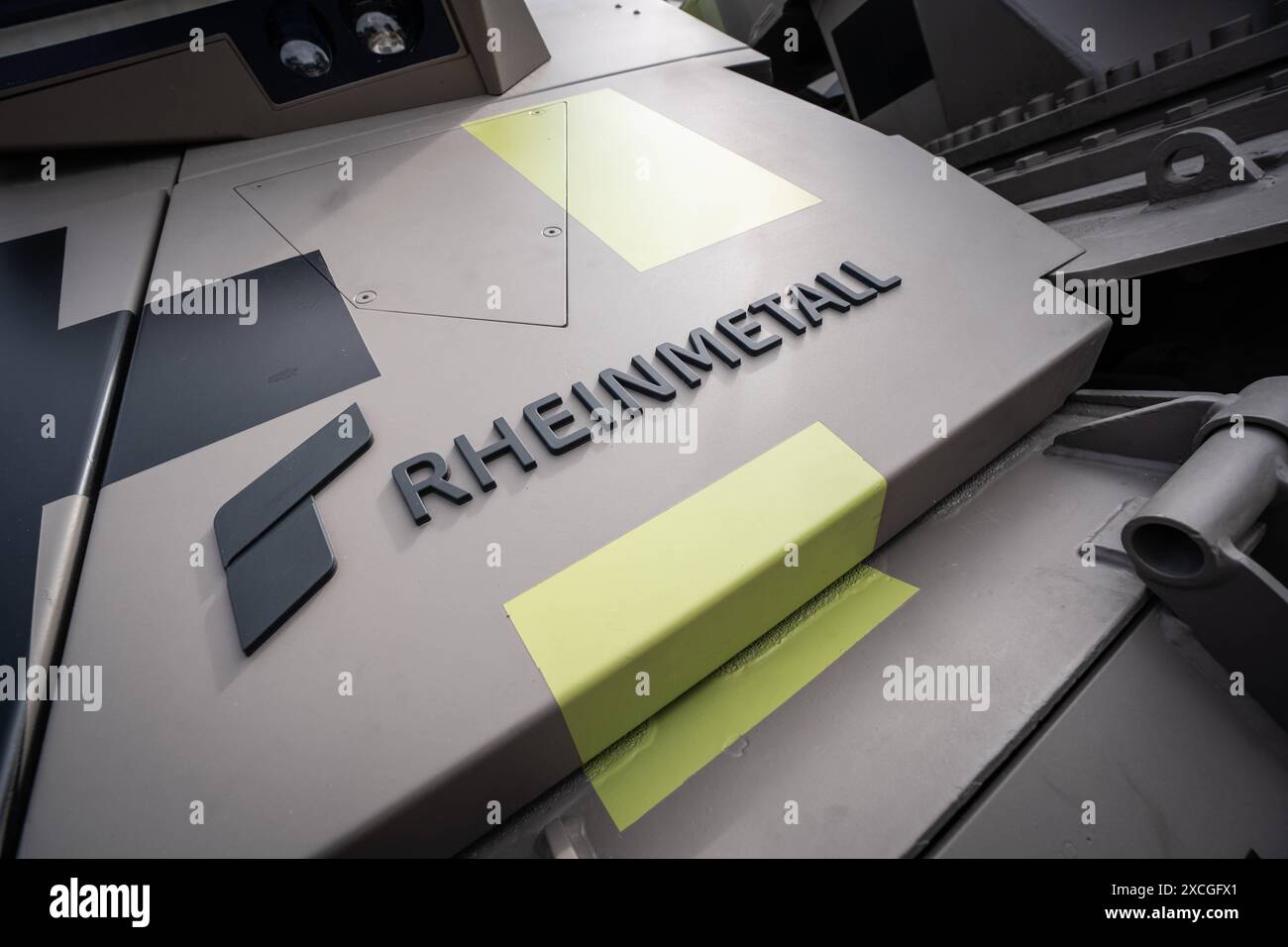 Eurosatory 2024 Rüstungsmesse Paris Frankreich Messestand der Firma ...