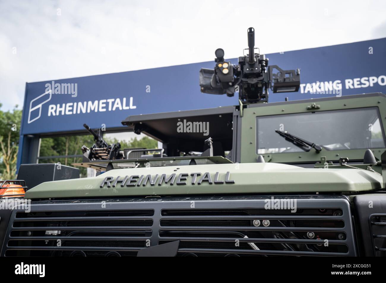 Eurosatory 2024 Rüstungsmesse Paris Frankreich Messestand der Firma RheinmetallEurosatory 2024 ...