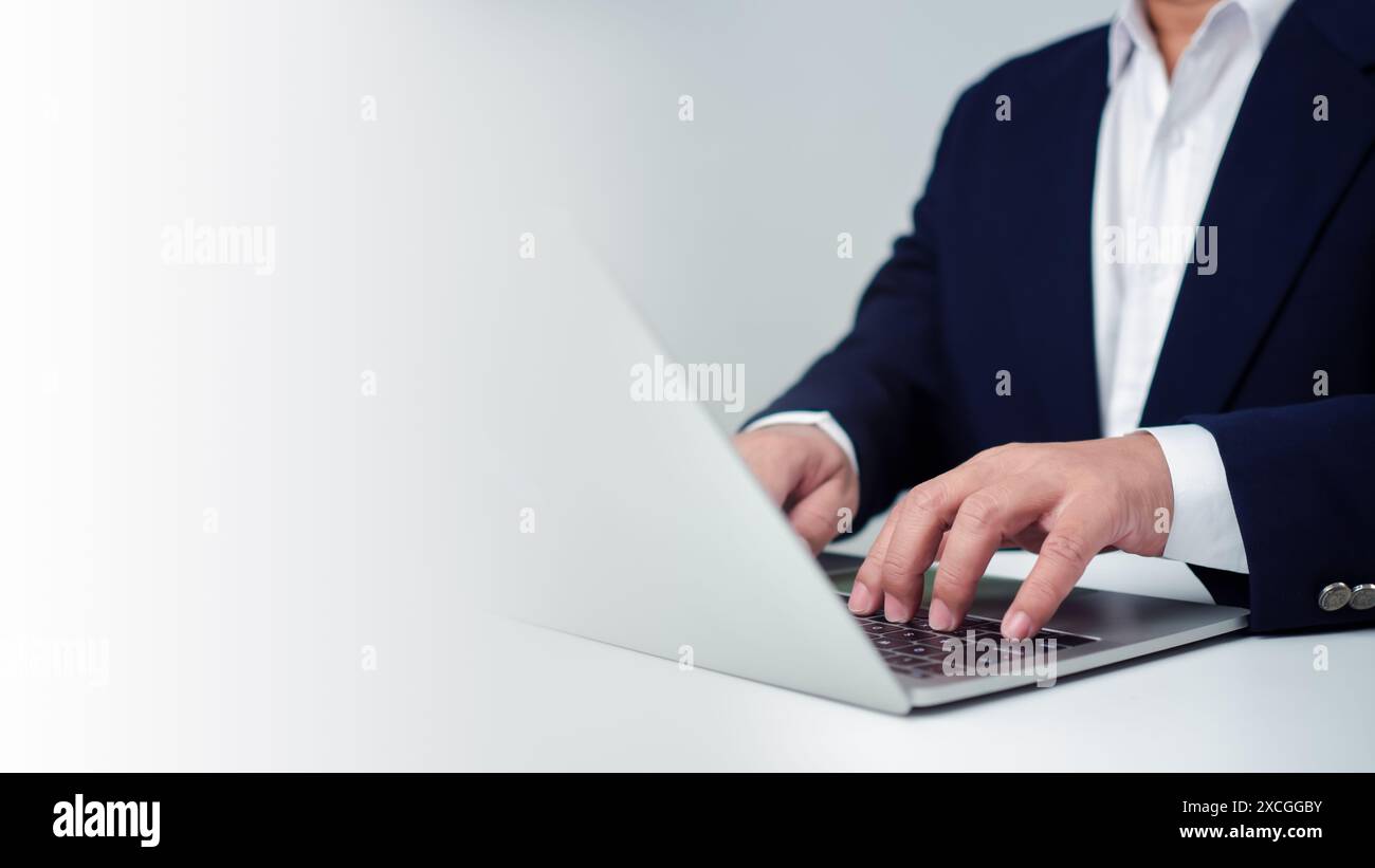 Businessman entrepreneur working in office and working Give advice to ...