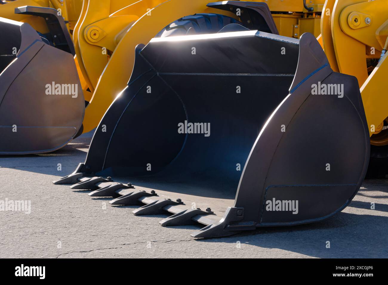 Construction heavy equipment loader bucket hi-res stock photography and ...