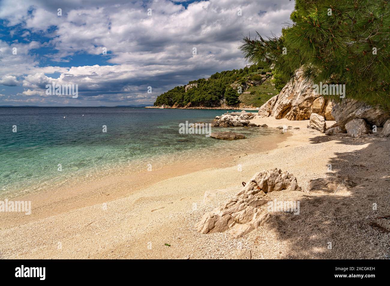 Strand Velika Plaza Der Strand Velika Plaza in Omis, Kroatien, Europa ...