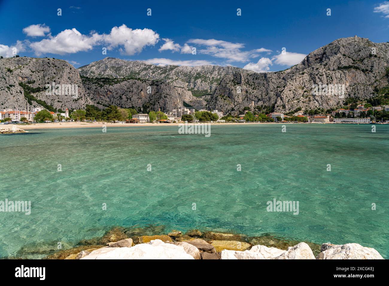 Strand Velika Plaza Der Strand Velika Plaza in Omis, Kroatien, Europa ...