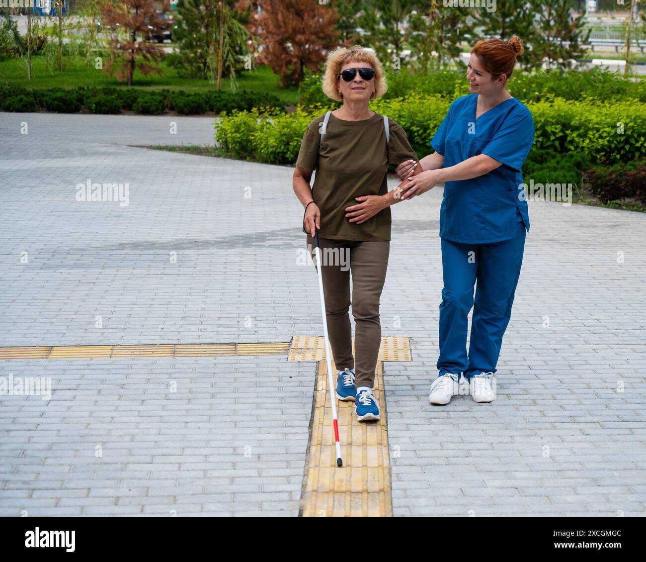 Nurse elderly blind woman hi-res stock photography and images - Alamy