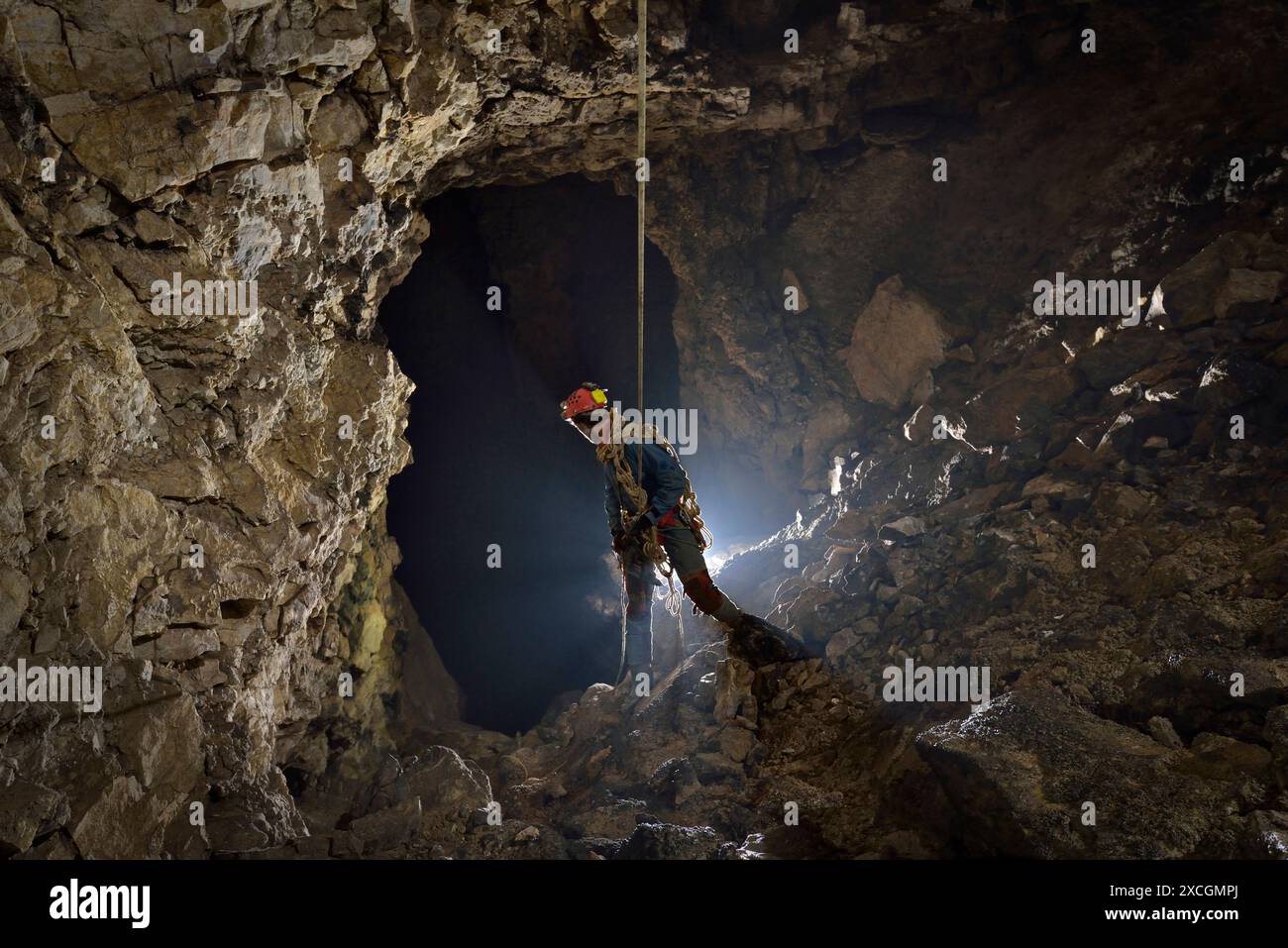 Caving Expedition to explore the caves of the Tongzi mastersystem in ...