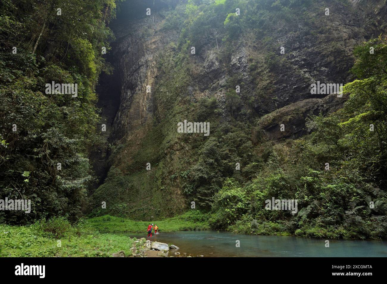 Caving Expedition to explore the caves of the Tongzi mastersystem in ...