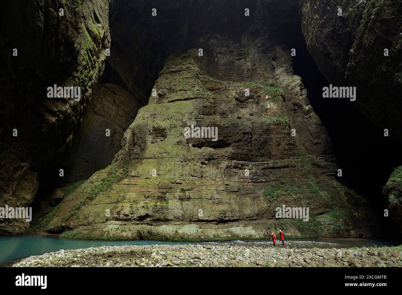 Caving Expedition to explore the caves of the Tongzi mastersystem in ...