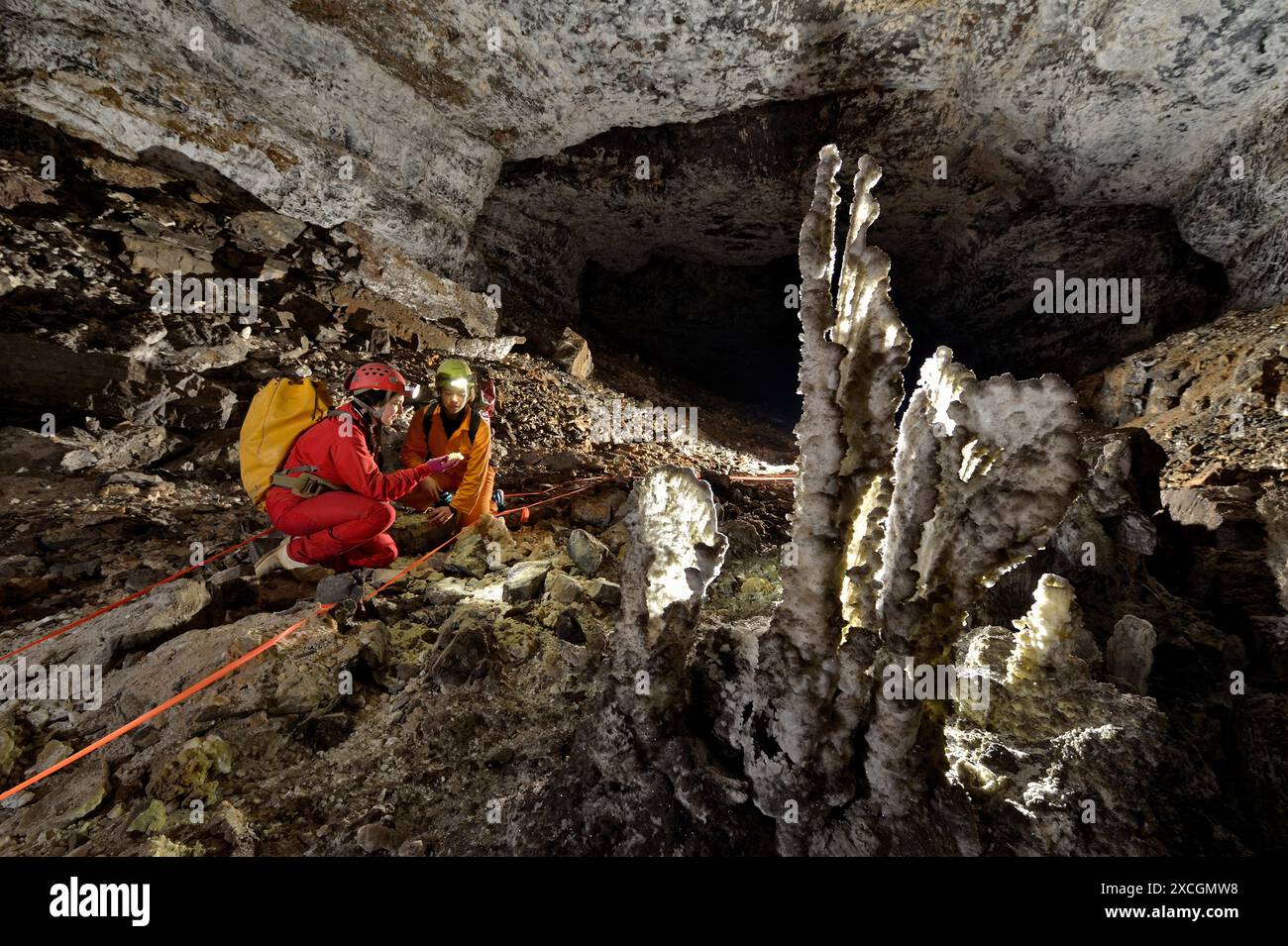 Caving Expedition to explore the caves of the Tongzi mastersystem in ...