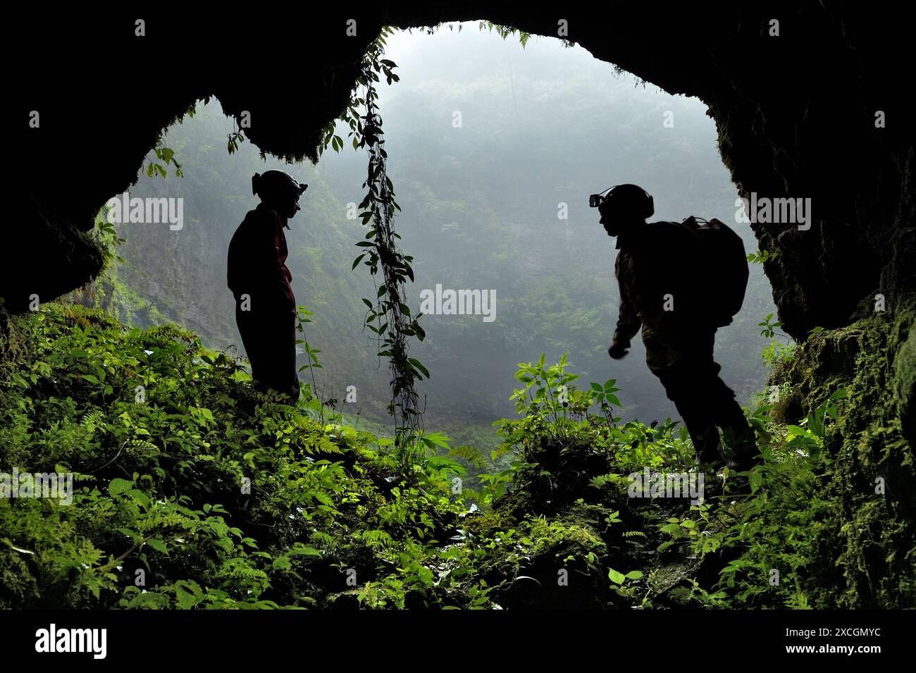 Caving Expedition to explore the caves of the Tongzi mastersystem in ...