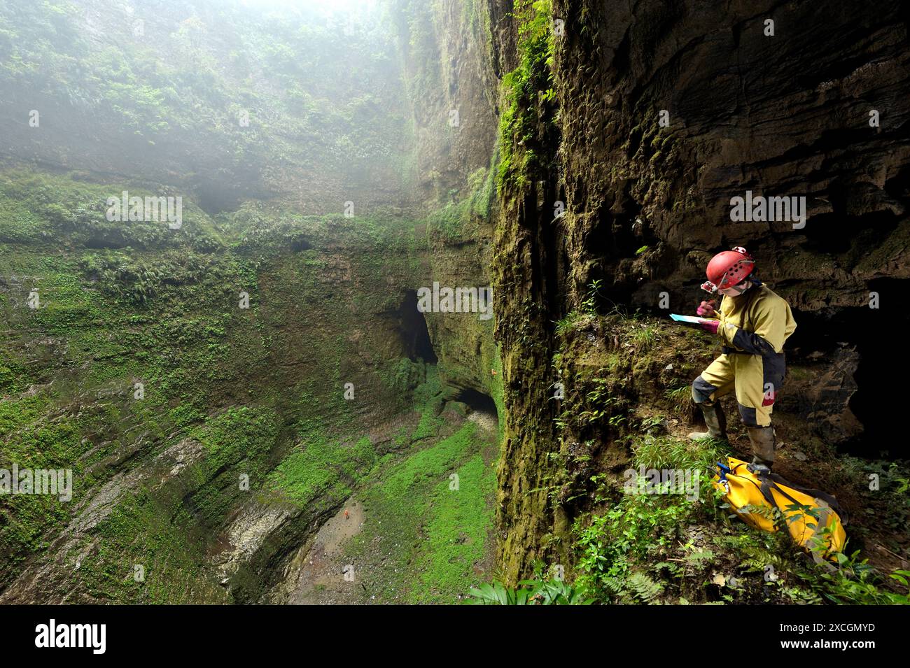 Caving Expedition to explore the caves of the Tongzi mastersystem in ...
