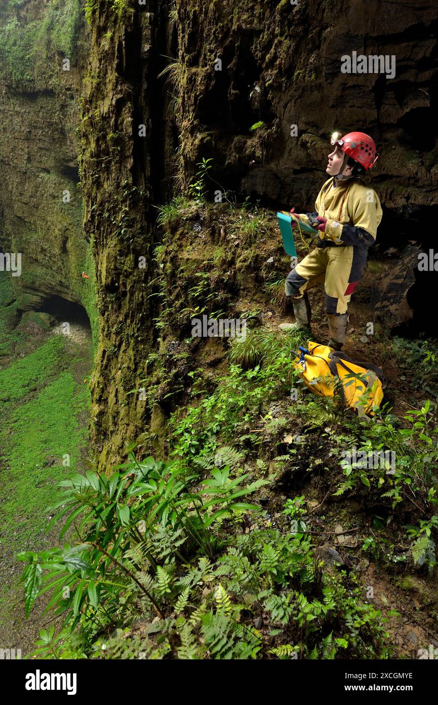 Caving Expedition to explore the caves of the Tongzi mastersystem in ...