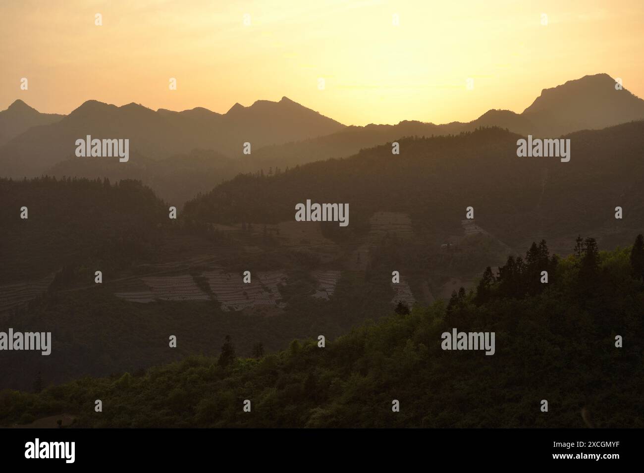 Caving Expedition to explore the caves of the Tongzi mastersystem in ...