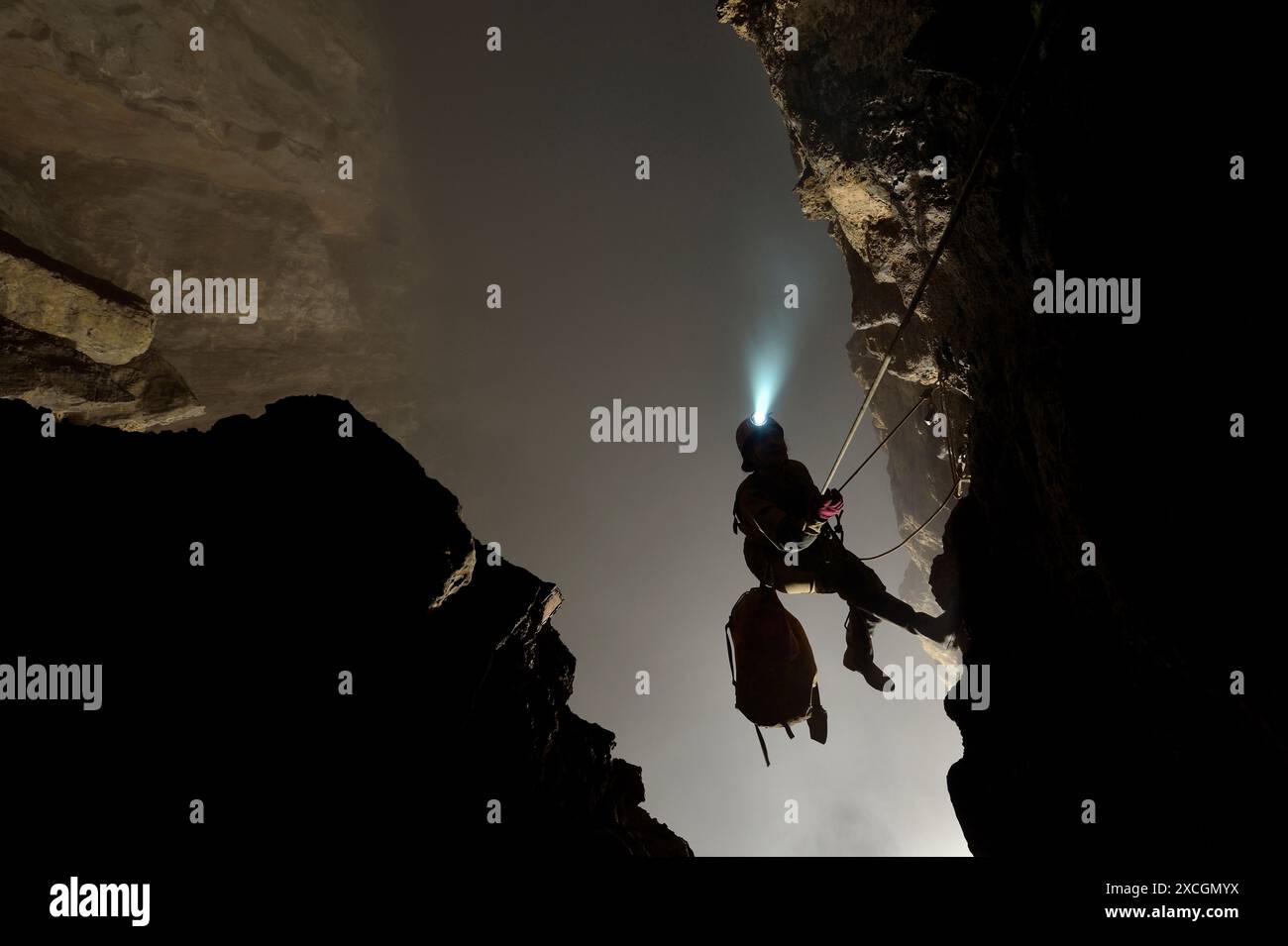 Caving Expedition to explore the caves of the Tongzi mastersystem in ...
