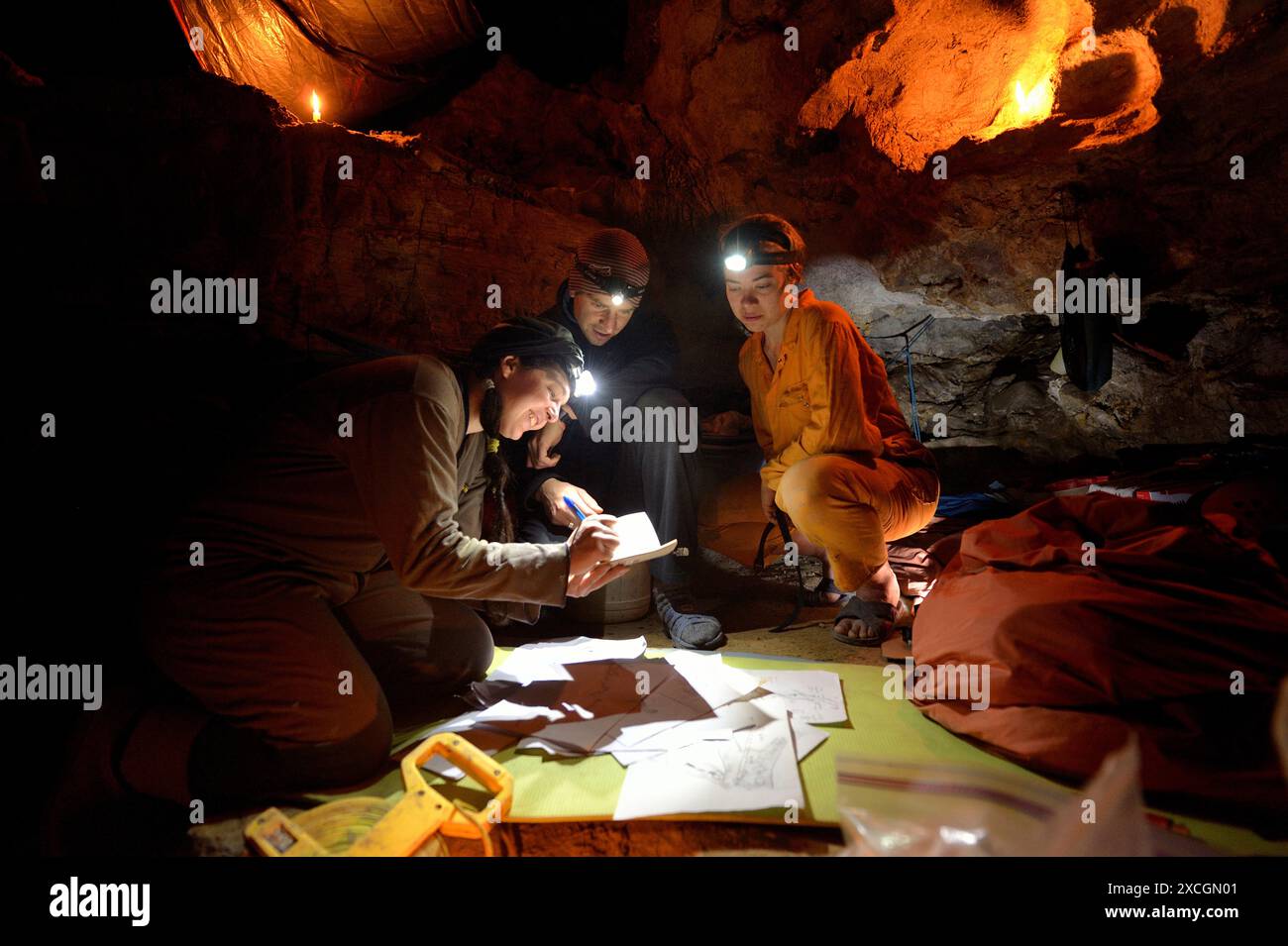 Caving Expedition to explore the caves of the Tongzi mastersystem in ...