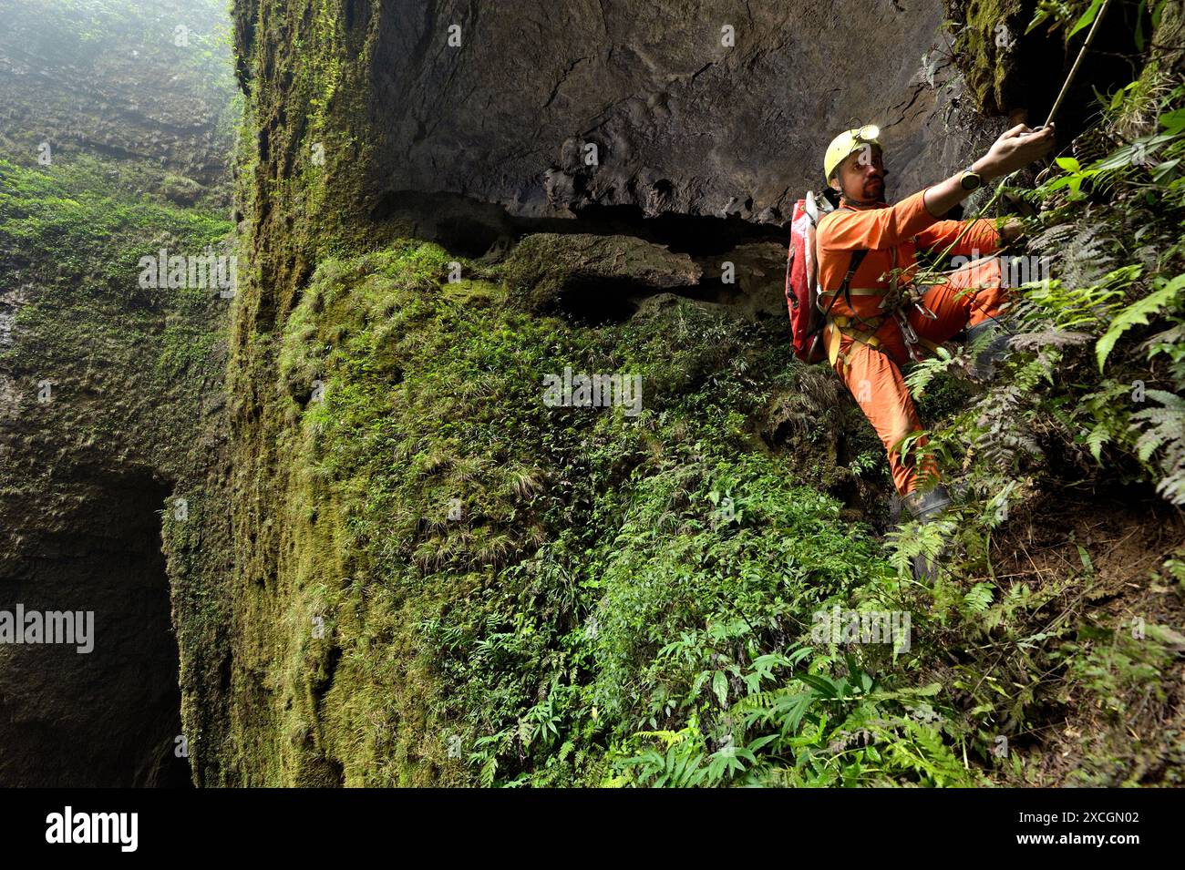 Caving Expedition to explore the caves of the Tongzi mastersystem in ...