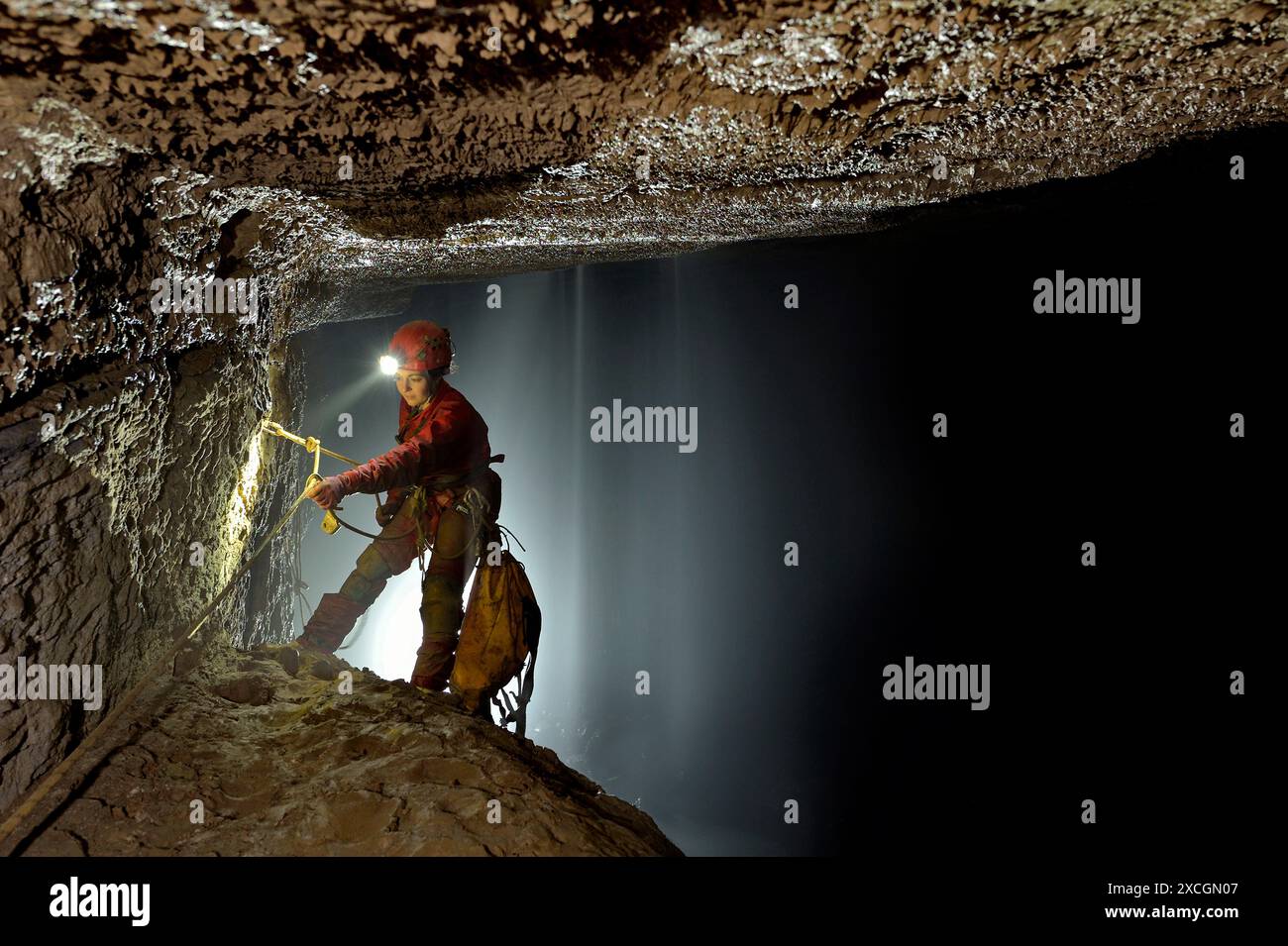 Caving Expedition to explore the caves of the Tongzi mastersystem in ...