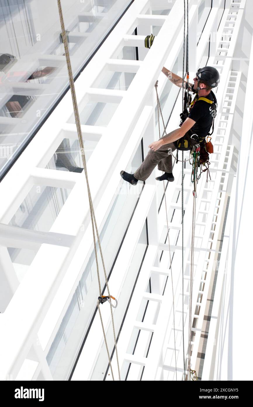 Rope access technician Stock Photo - Alamy