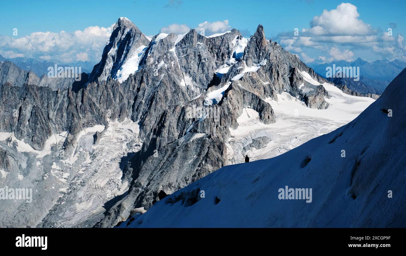 Group alpinists on ice hi-res stock photography and images - Alamy