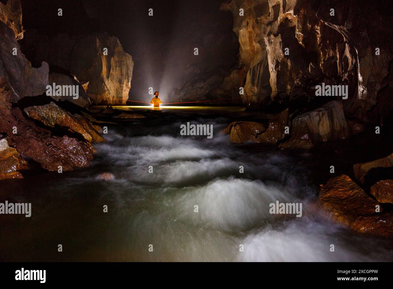 Cave river crossing in Hang Son Doong, Vietnam Stock Photo - Alamy