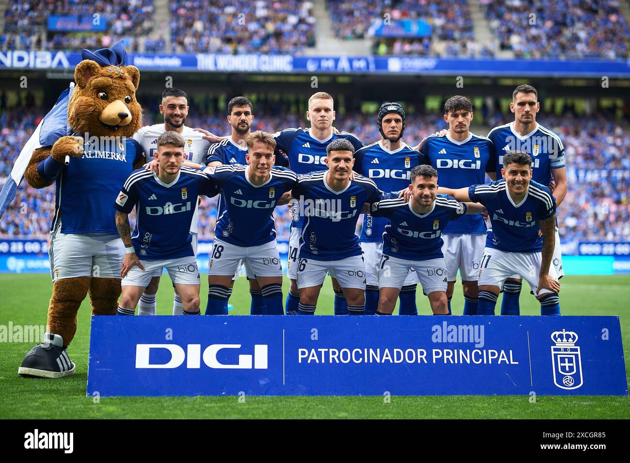 Real Oviedo team group during the LaLiga Hypermotion match between Real ...