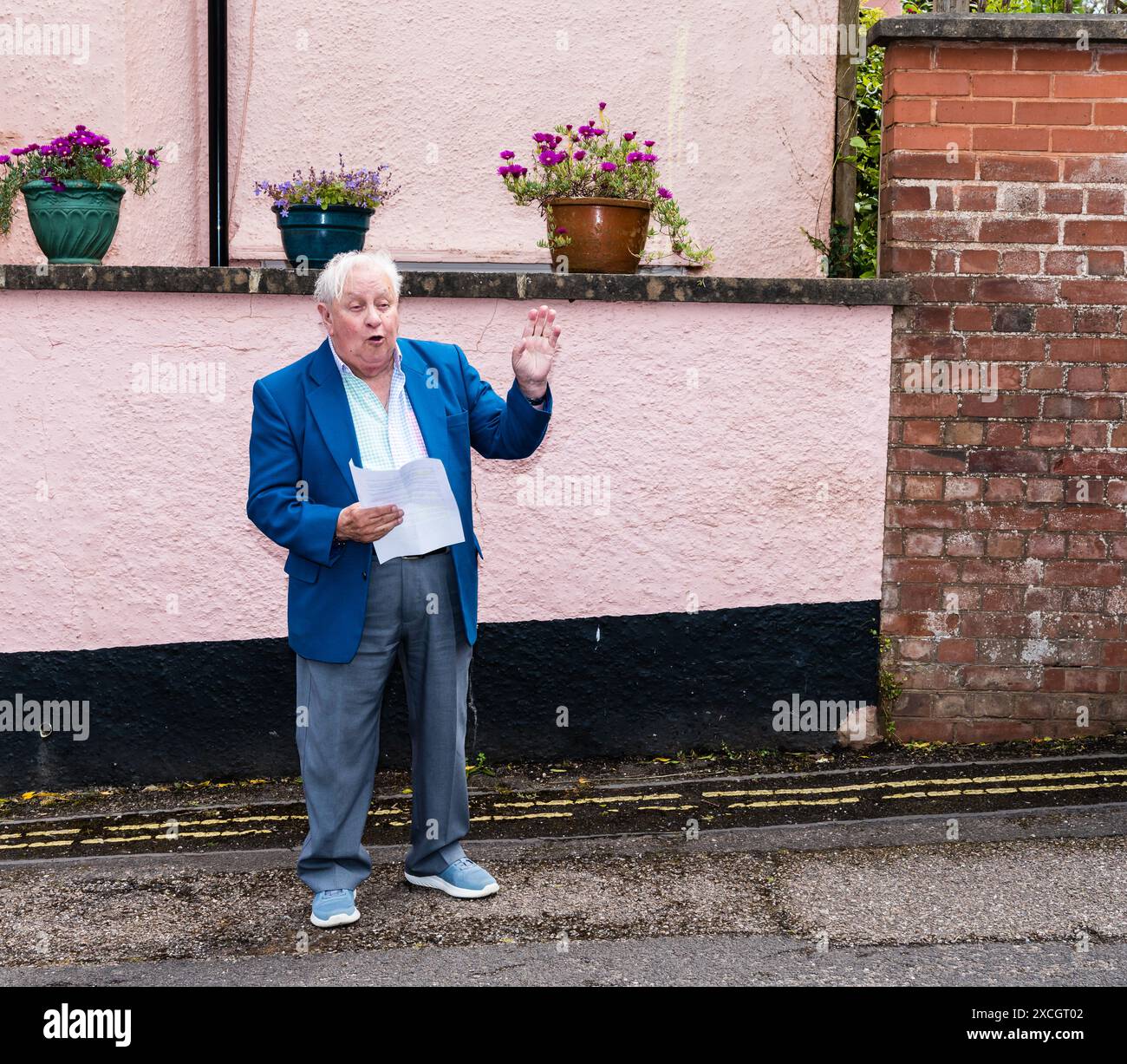 The actor Michael Terry unveiling a plaque to mark the childhood home ...
