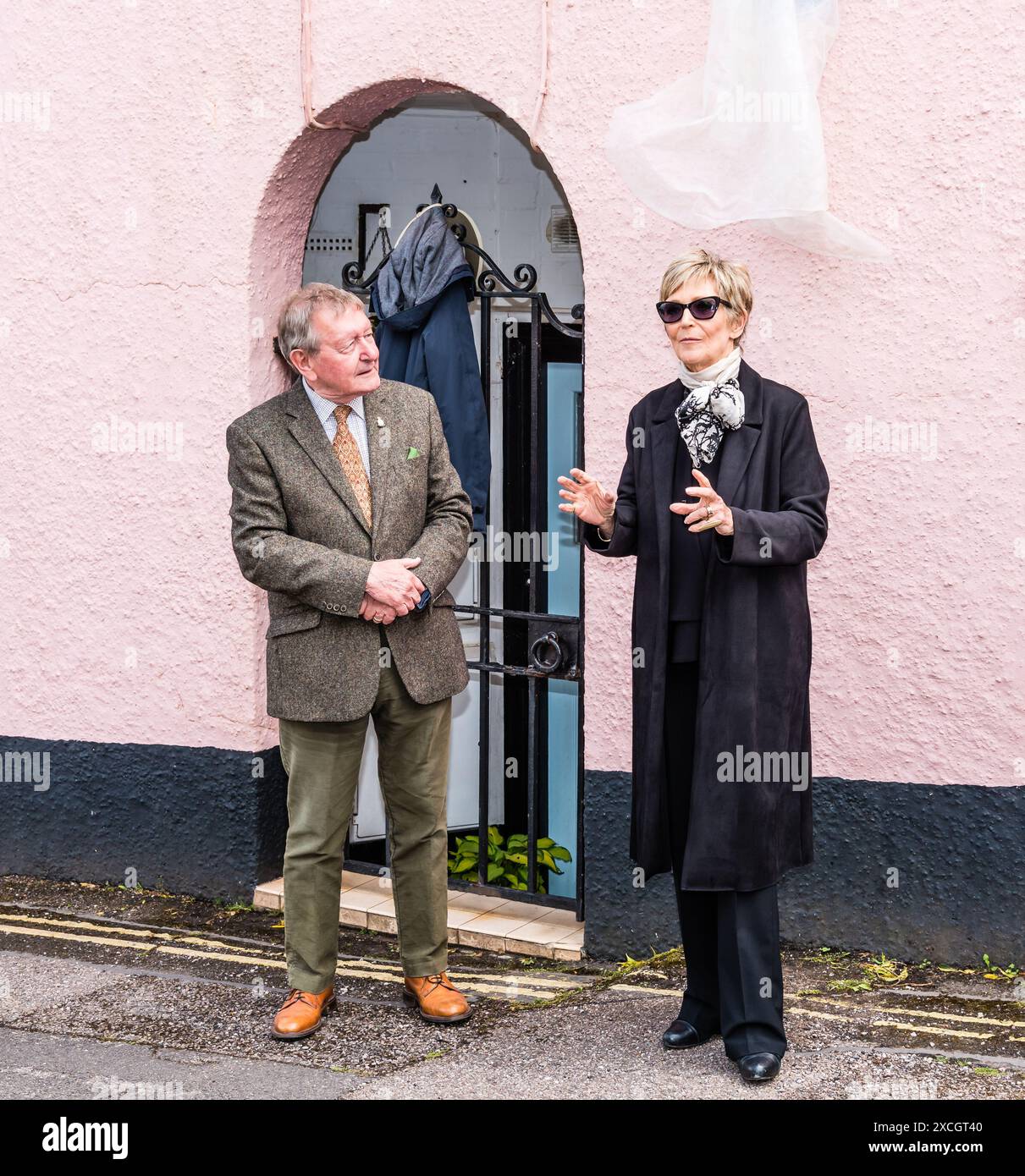 Judi Spiers unveiling a plaque to mark the childhood home of the acress ...
