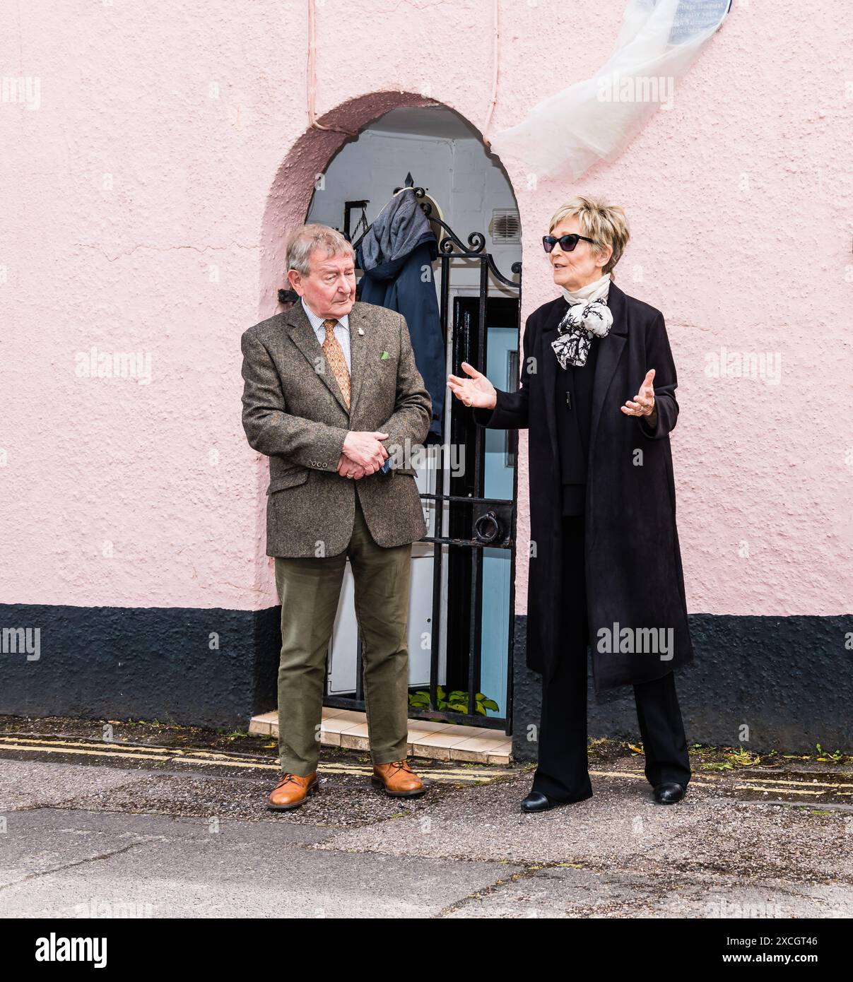Judi Spiers unveiling a plaque to mark the childhood home of the acress ...