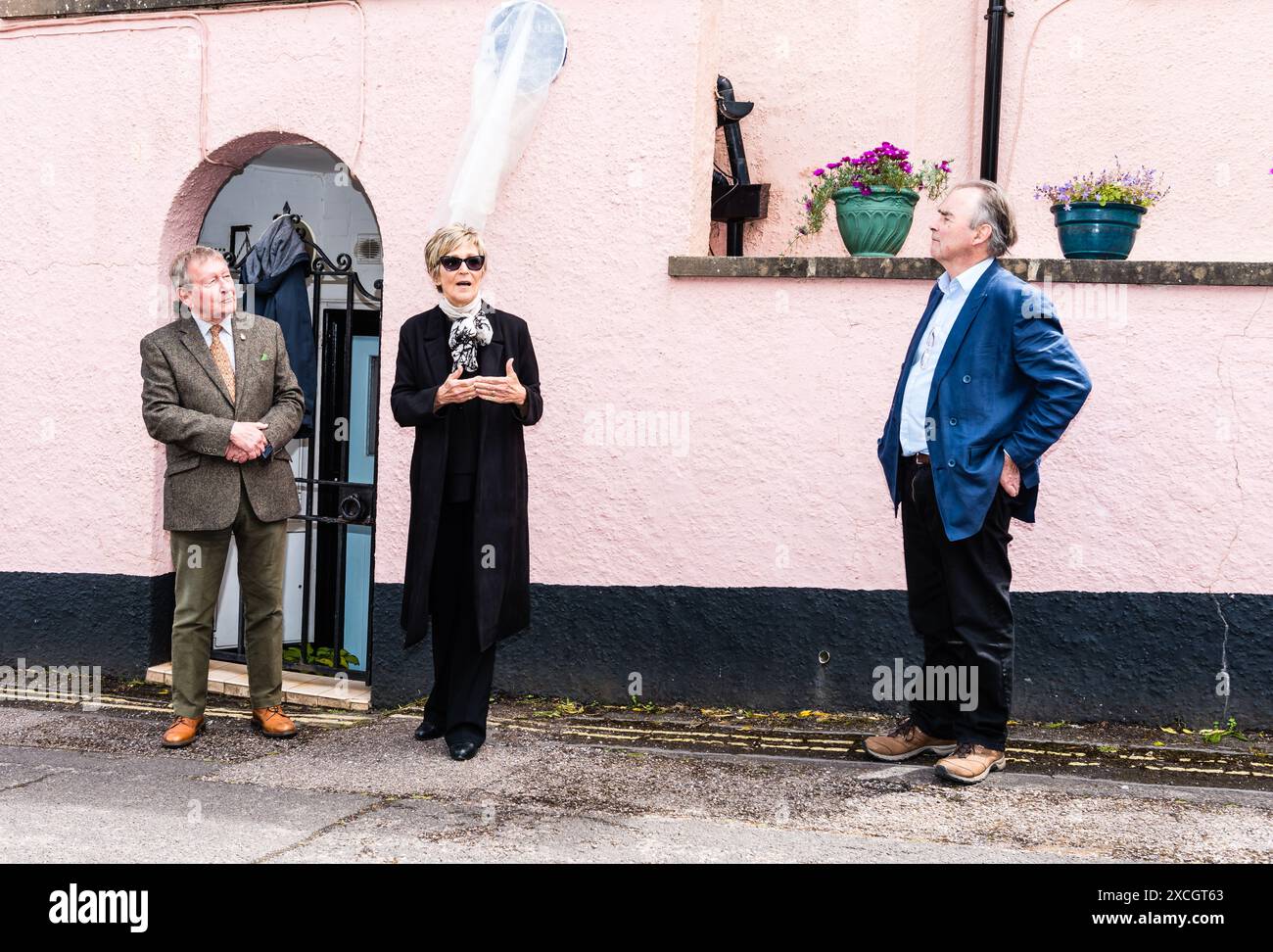 Judi Spiers unveiling a plaque to mark the childhood home of the acress ...