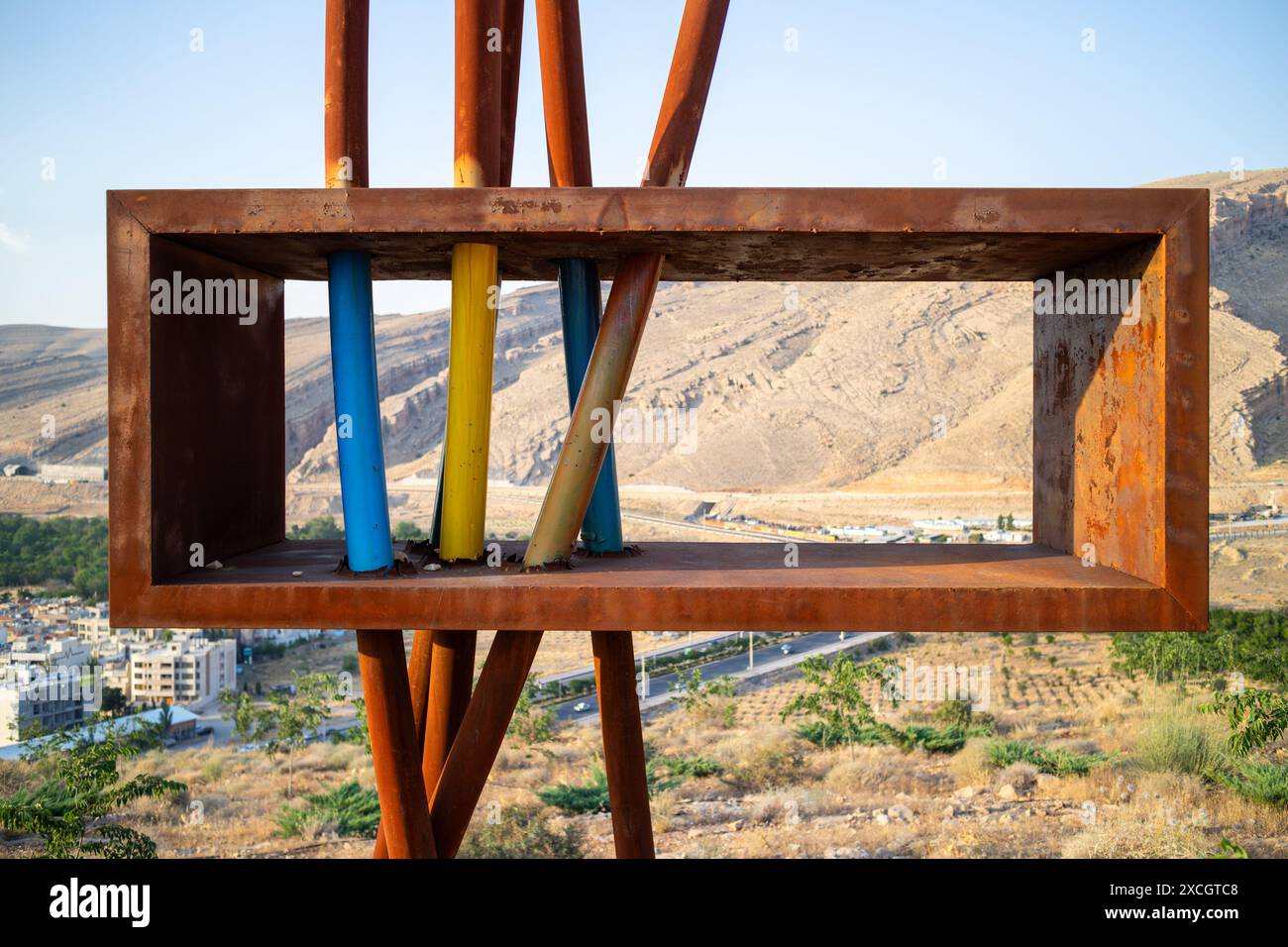 Metal sculpture alongside a hiking trail Stock Photo - Alamy