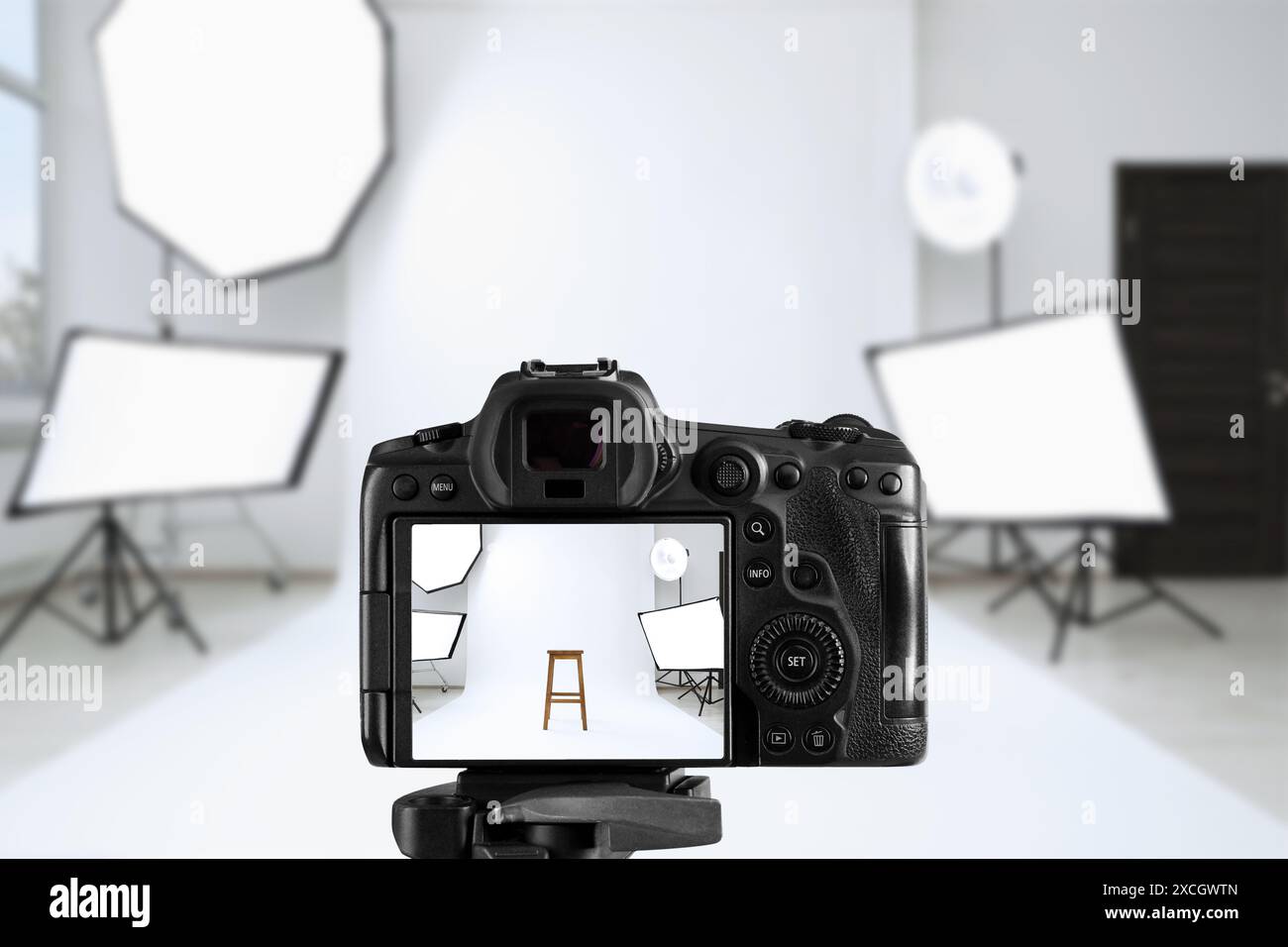 Professional camera on tripod in photo studio Stock Photo - Alamy
