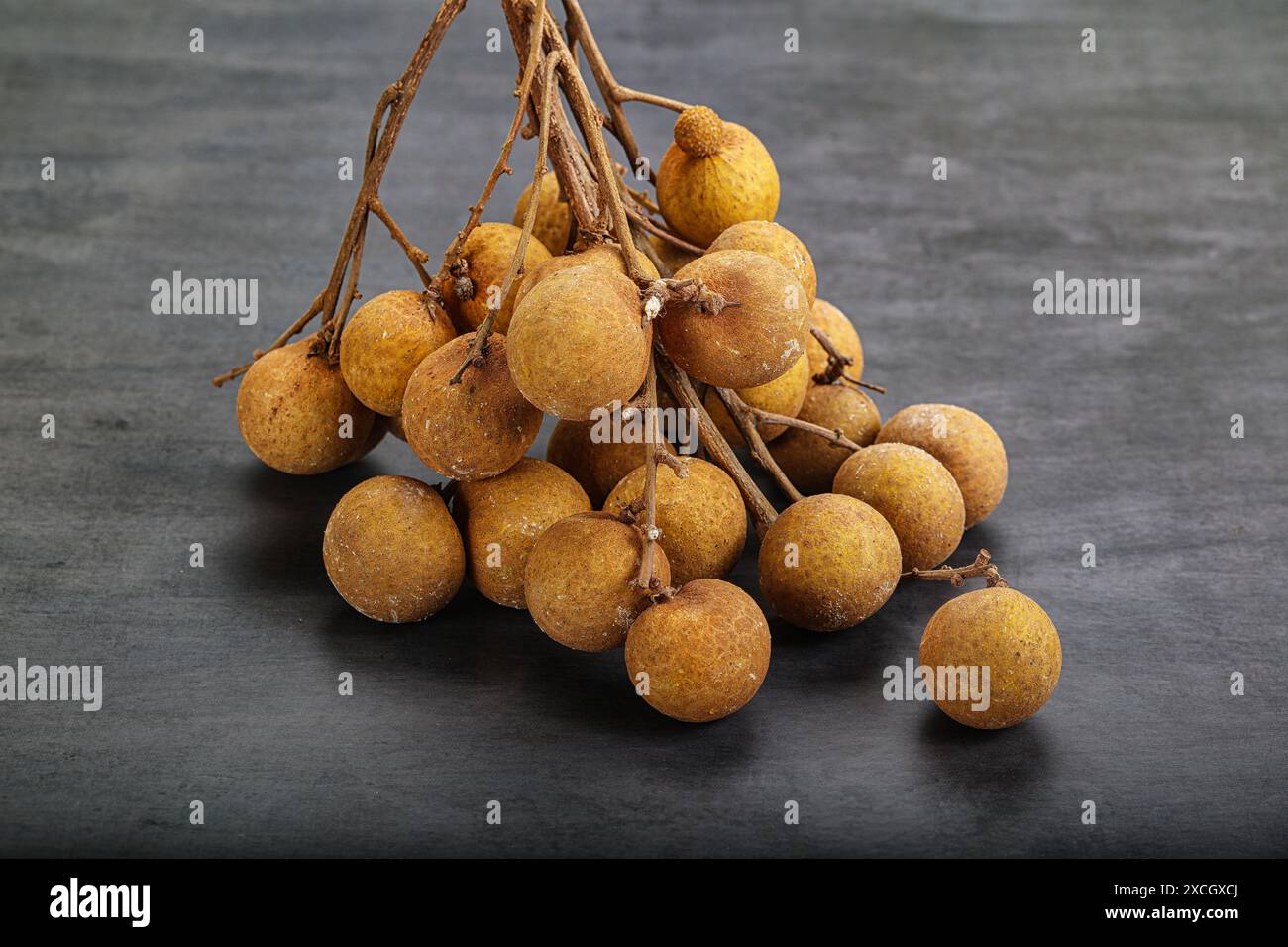 Ripe sweet tropical exotic Longan fruit Stock Photo - Alamy