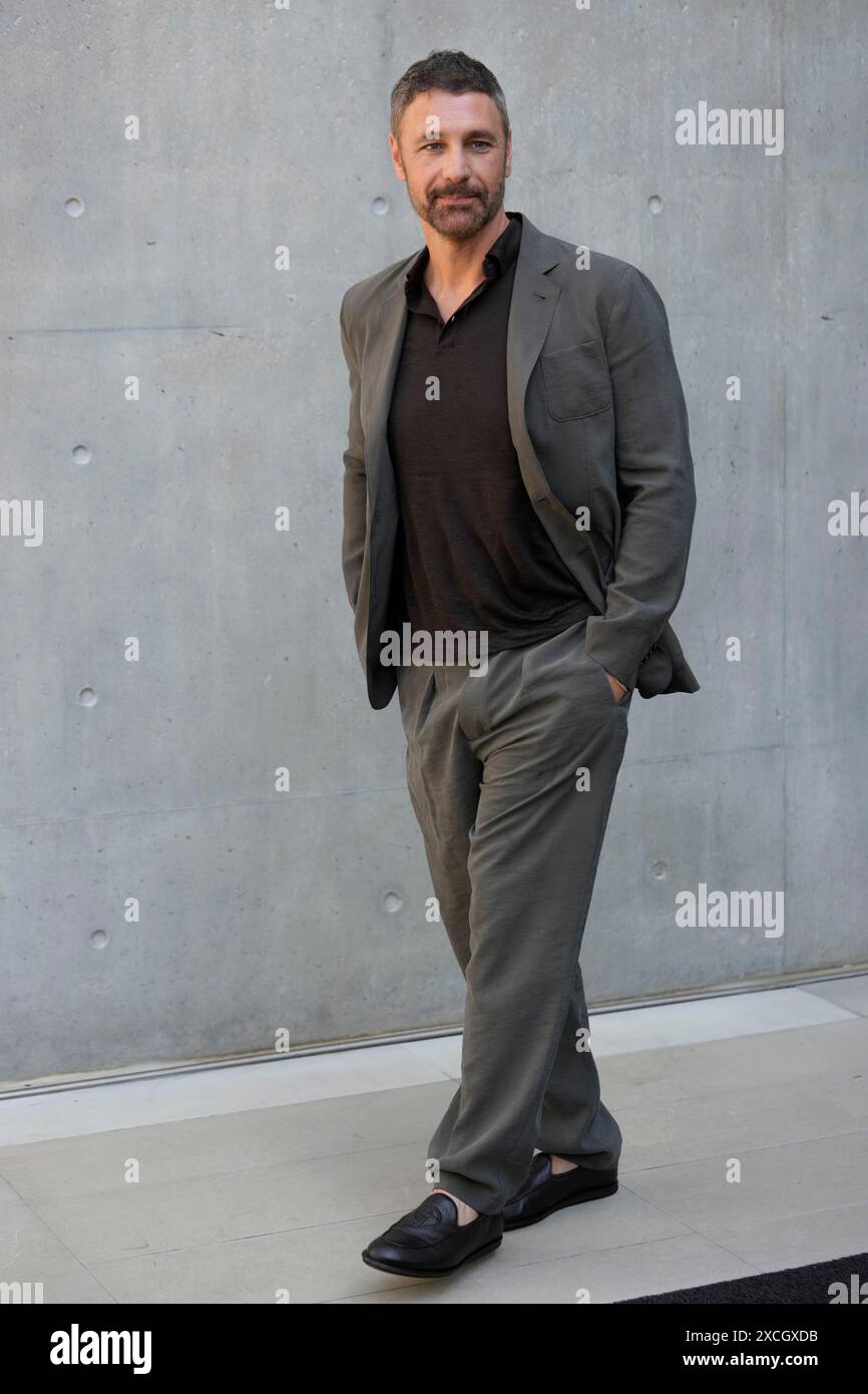 Raoul Bova attends the Giorgio Armani Men's Spring Summer 2025 fashion ...