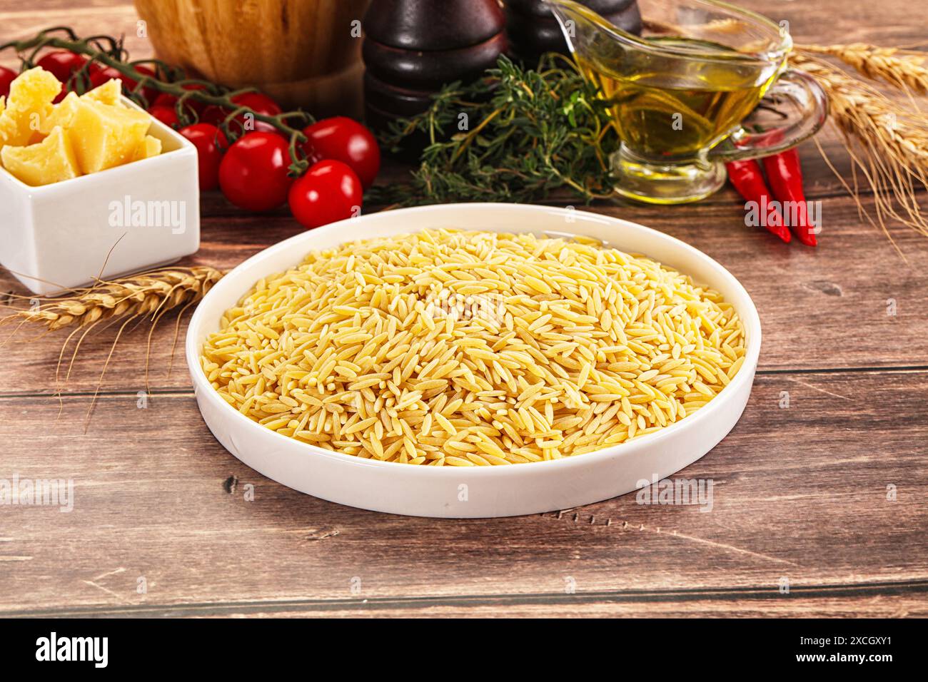 Italian raw dry pasta risoni for cooking Stock Photo - Alamy