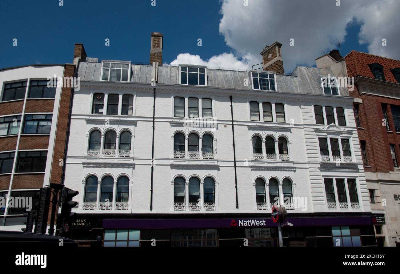 NatWest Bank Branch with lovely old building on top, Borough High ...