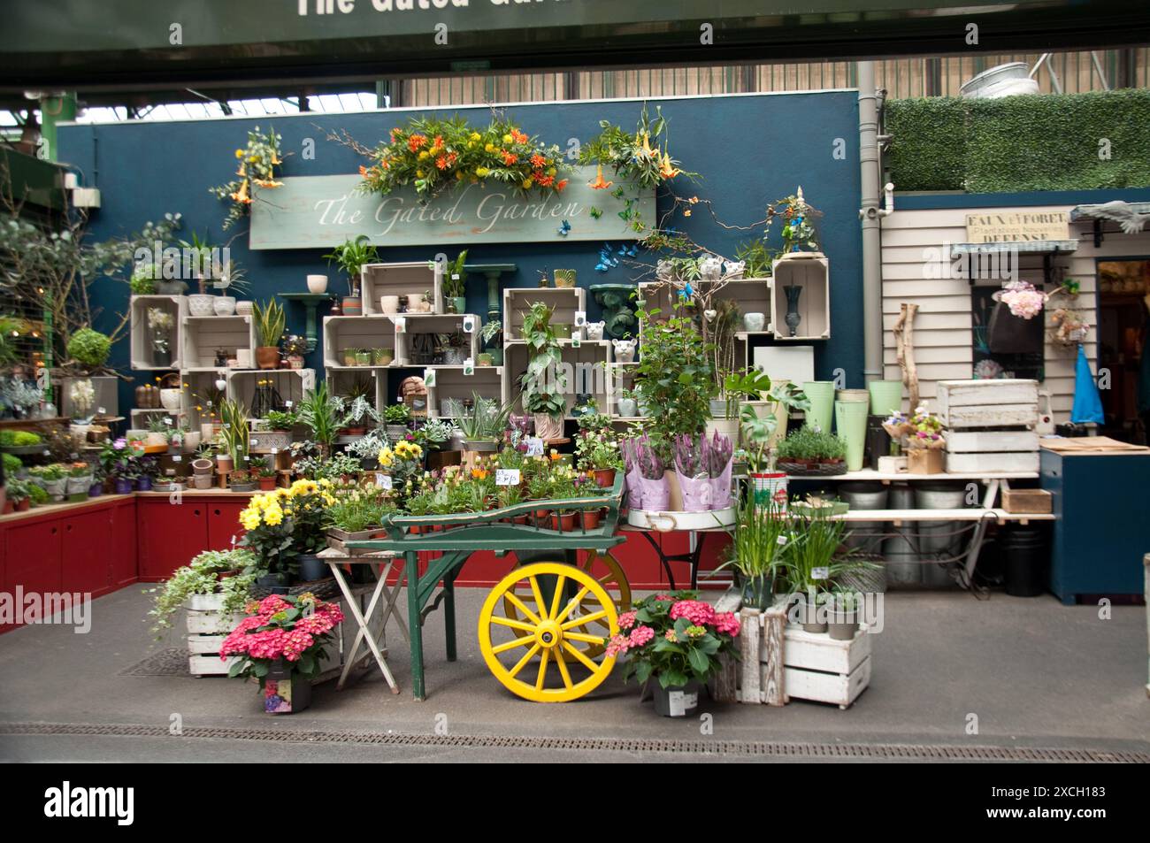 Garden flowers and plant shop, Borough Market, Bermondsey, Southwark ...