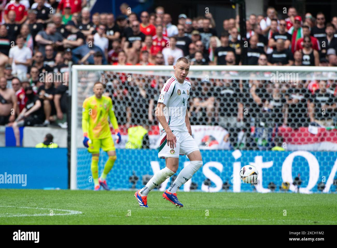 Attila Szalai (Ungarn, #04) am Ball, GER, Hungary (HUN) vs Switzerland ...