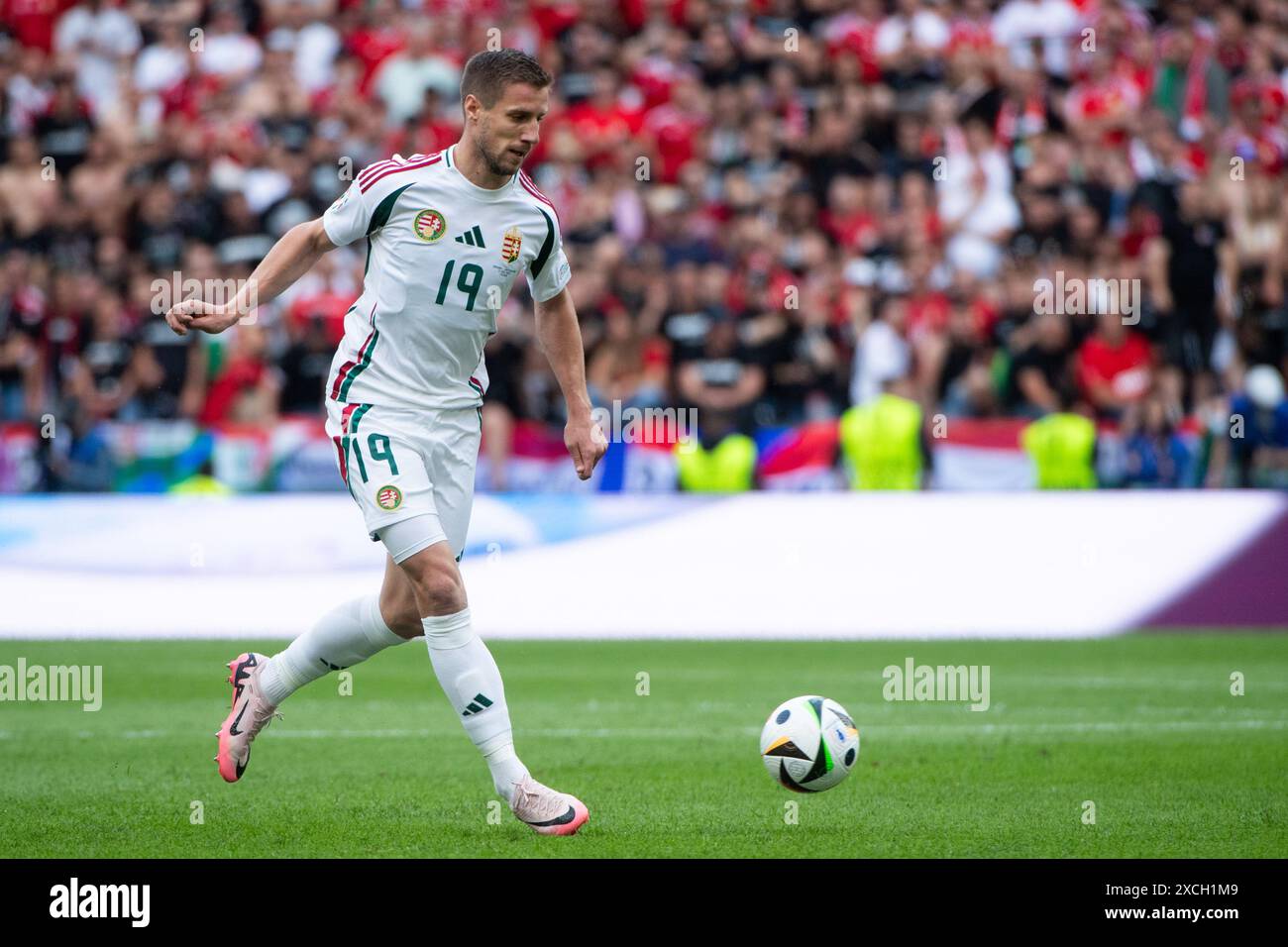 Barnabas Varga (Ungarn, #19) am Ball, GER, Hungary (HUN) vs Switzerland ...