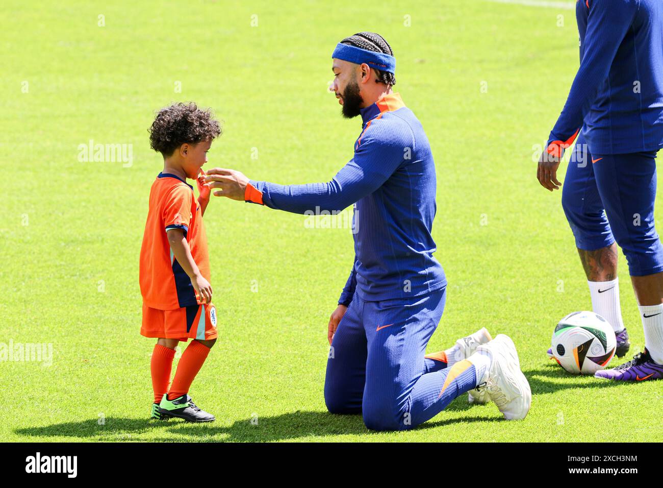 WOLFSBURG, GERMANY - JUNE 17: Memphis Depay of The Netherlands with his ...