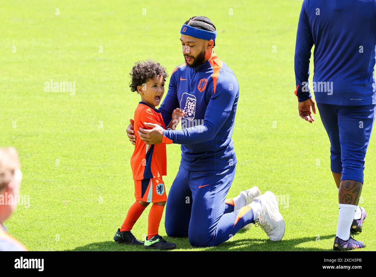 WOLFSBURG, GERMANY - JUNE 17: Memphis Depay of The Netherlands with his ...