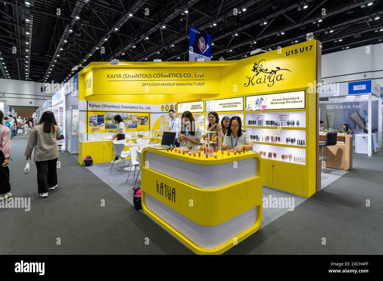 Cosmetics booth hi-res stock photography and images - Alamy