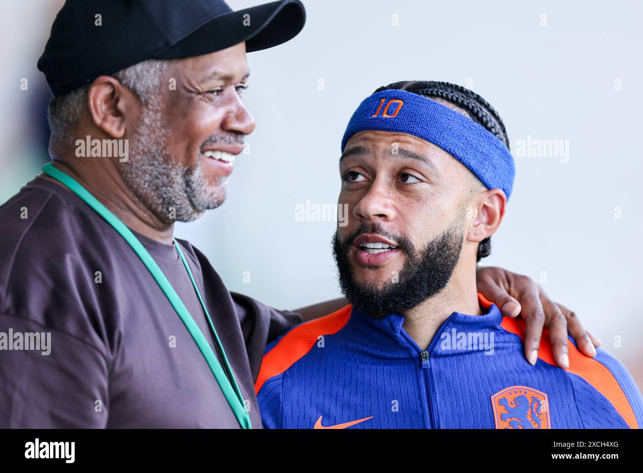 WOLFSBURG, GERMANY - JUNE 17: Memphis Depay of The Netherlands with ...