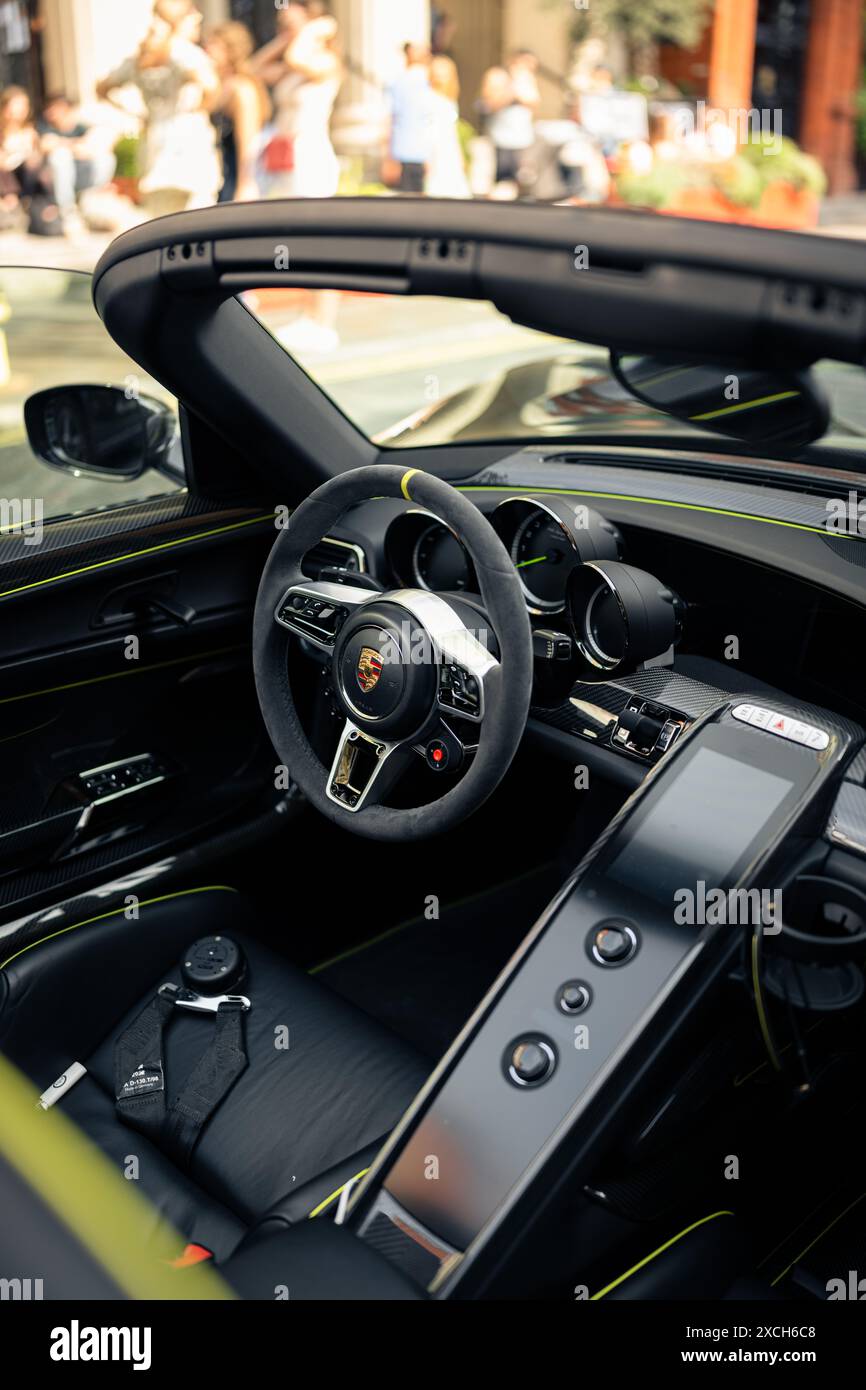 Porsche 918 Interior