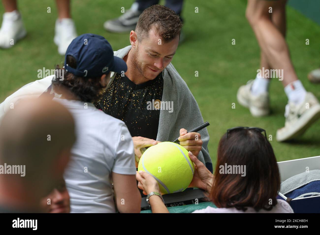 Halle, Germany. 17th June, 2024. Tennis: ATP Tour singles, men, 1st ...